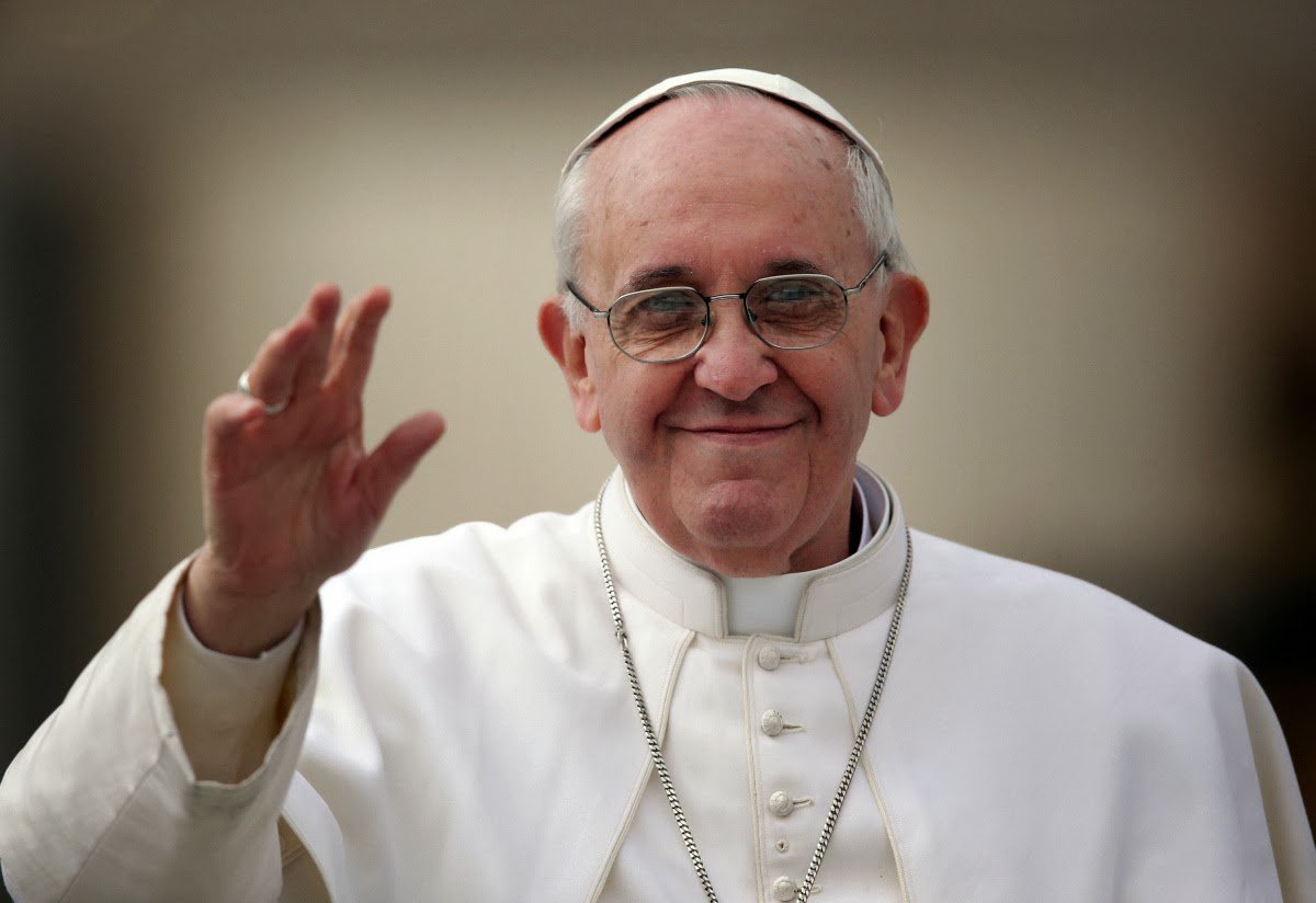 Papa Francisco faz visita surpresa a centro para cegos em Roma