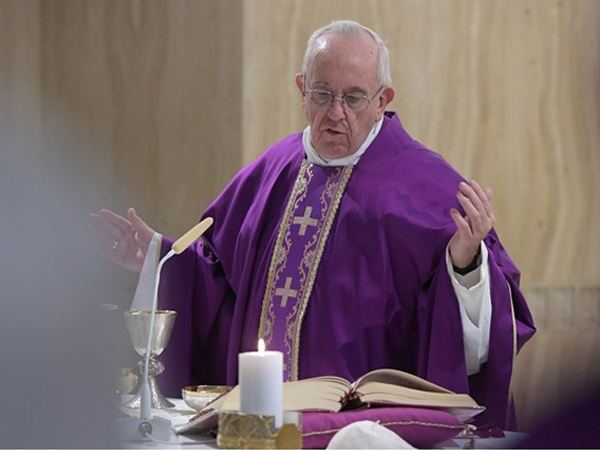 Papa: Jesus é a plenitude da lei com a misericórdia e o perdão