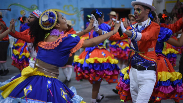 Tradicionais quadrilhas animam festas juninas