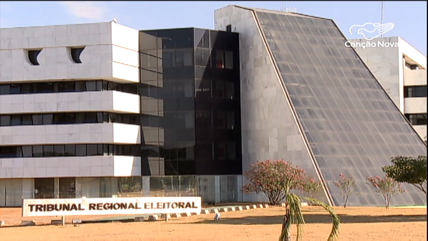 Profissionais do TRE-DF se reúnem com imprensa pra tratar das eleições