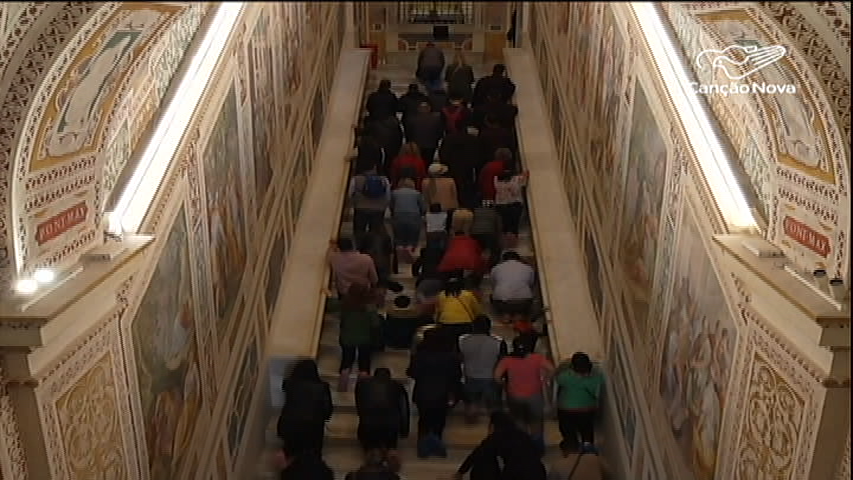 Em Roma, Escada Santa é reaberta depois de 300 anos