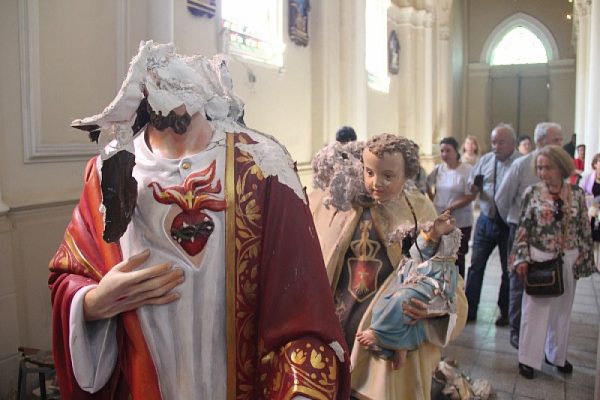 Igreja de São Francisco, no Chile, é alvo de profanação