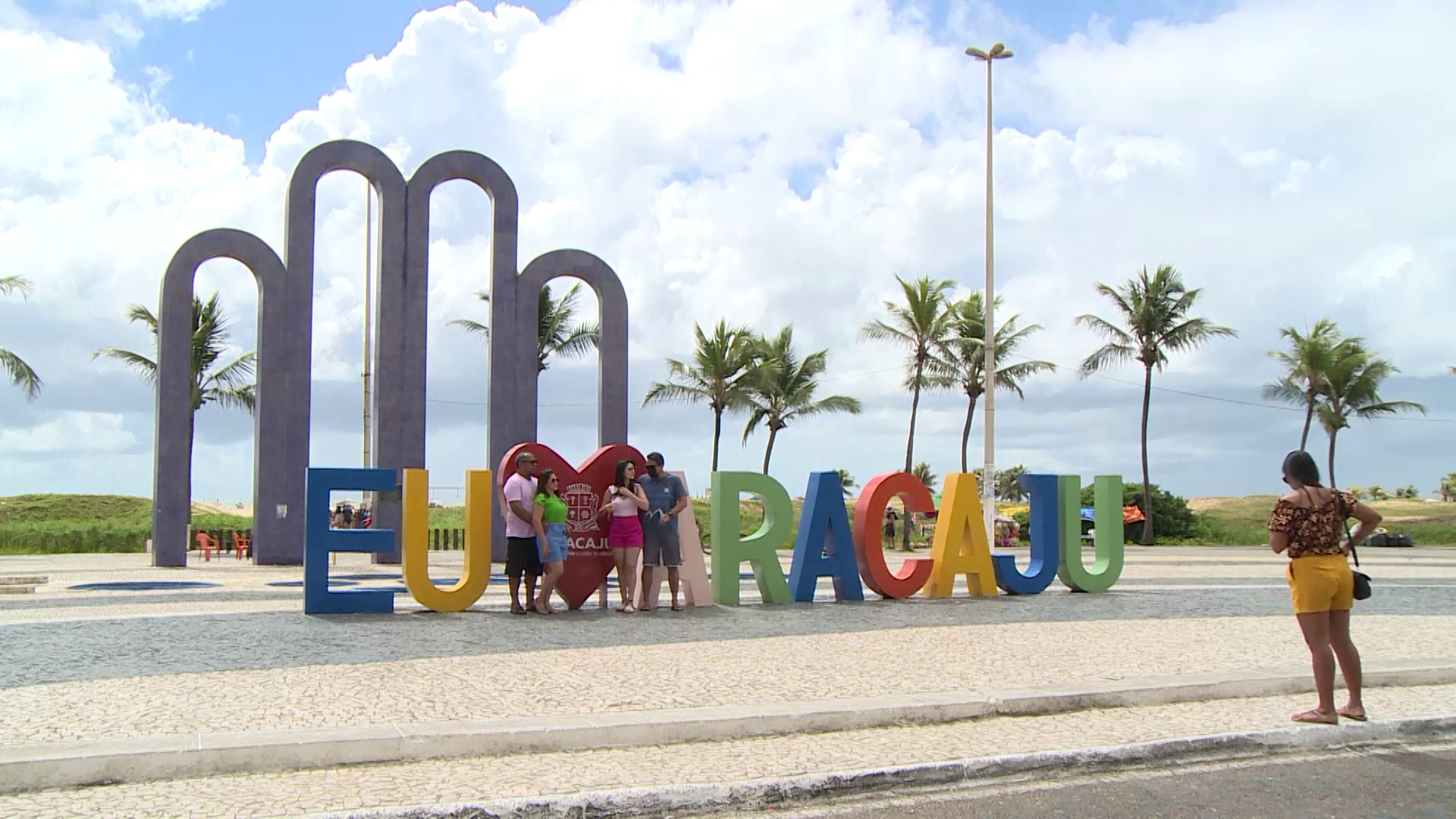 Conheça Nesse Verão A Praia Da Atalaia Em Aracaju