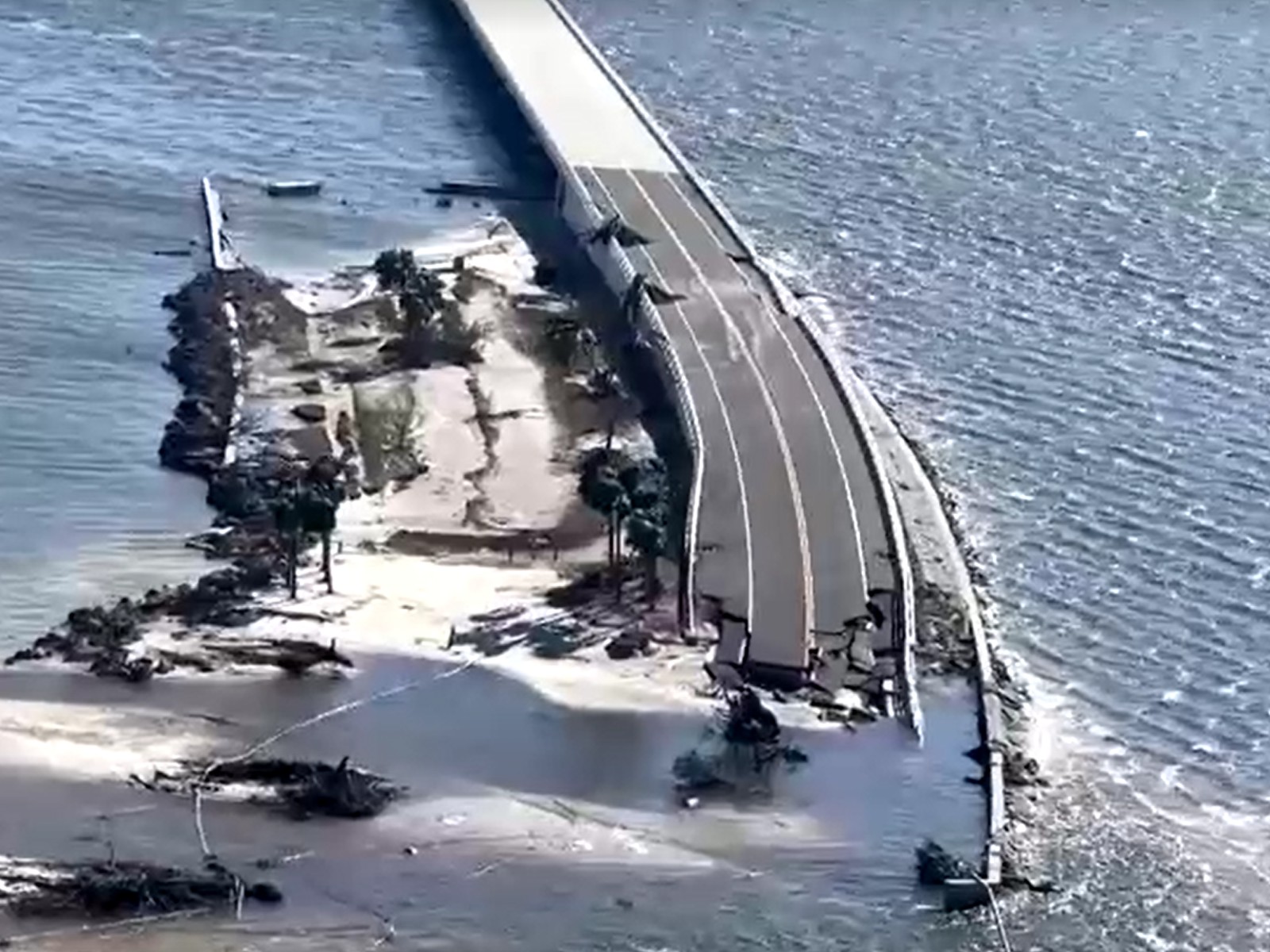 Furacão Ian deixa Flórida com destruição e segue para a Carolina do Sul