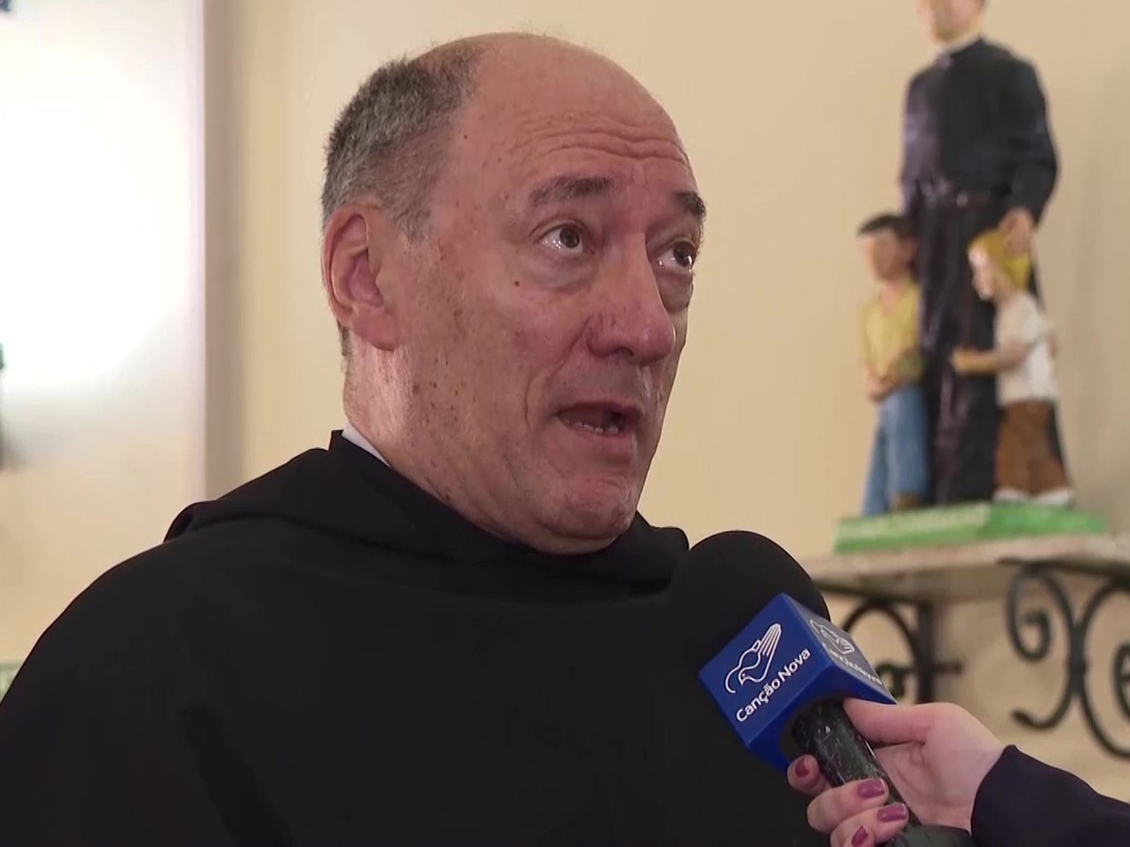 Padre explica o significado do Dia de Todos os Santos