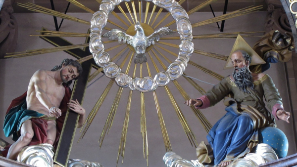 Padre: “Somos vocacionados à comunhão da vida divina com a Trindade”