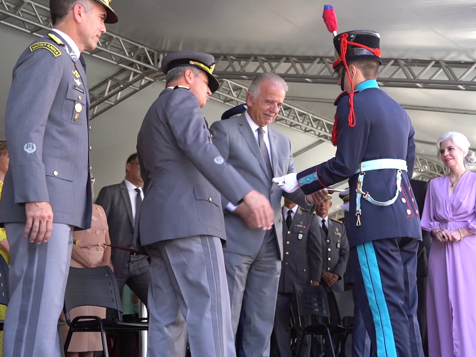 Cadetes do 1º ano da AMAN recebem o "Símbolo da Honra Militar"