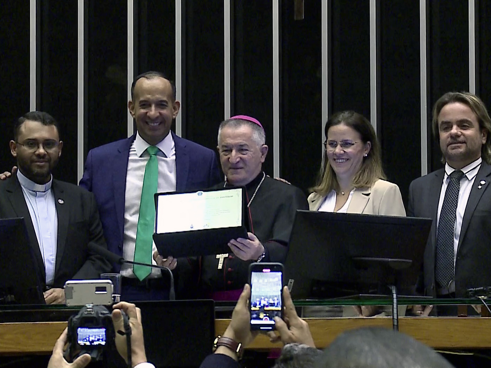 Sessão solene na Câmara dos Deputados homenageia Diocese de Santos
