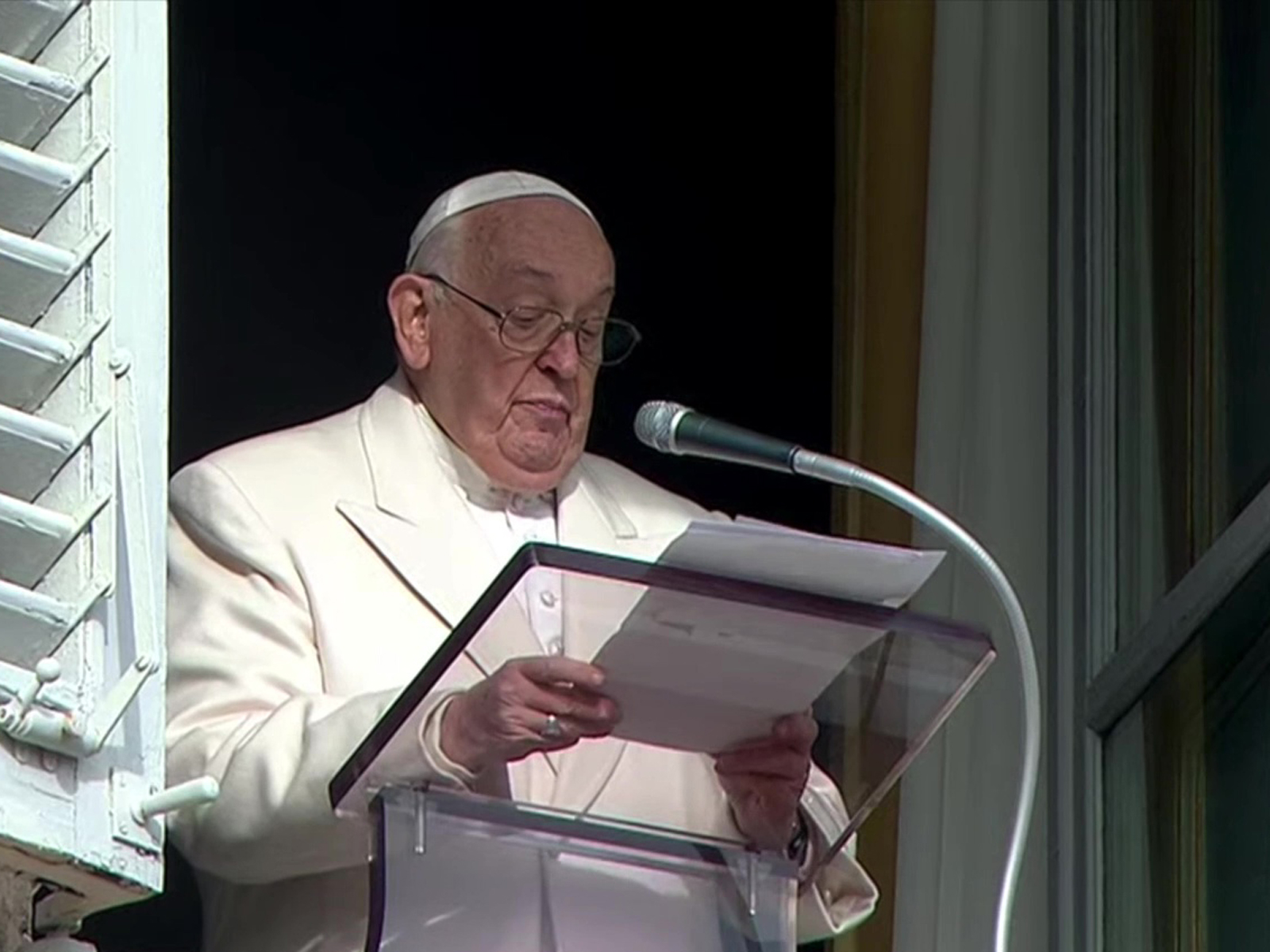 Papa reza o Angelus durante Solenidade da Imaculada Conceição