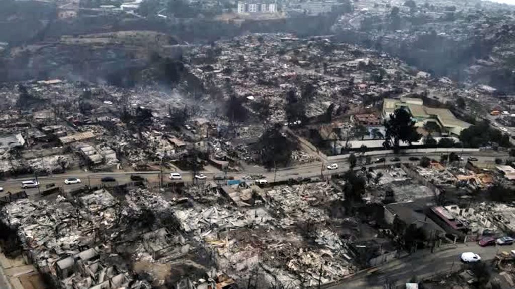 Incêndios deixam rastro de morte e destruição no Chile
