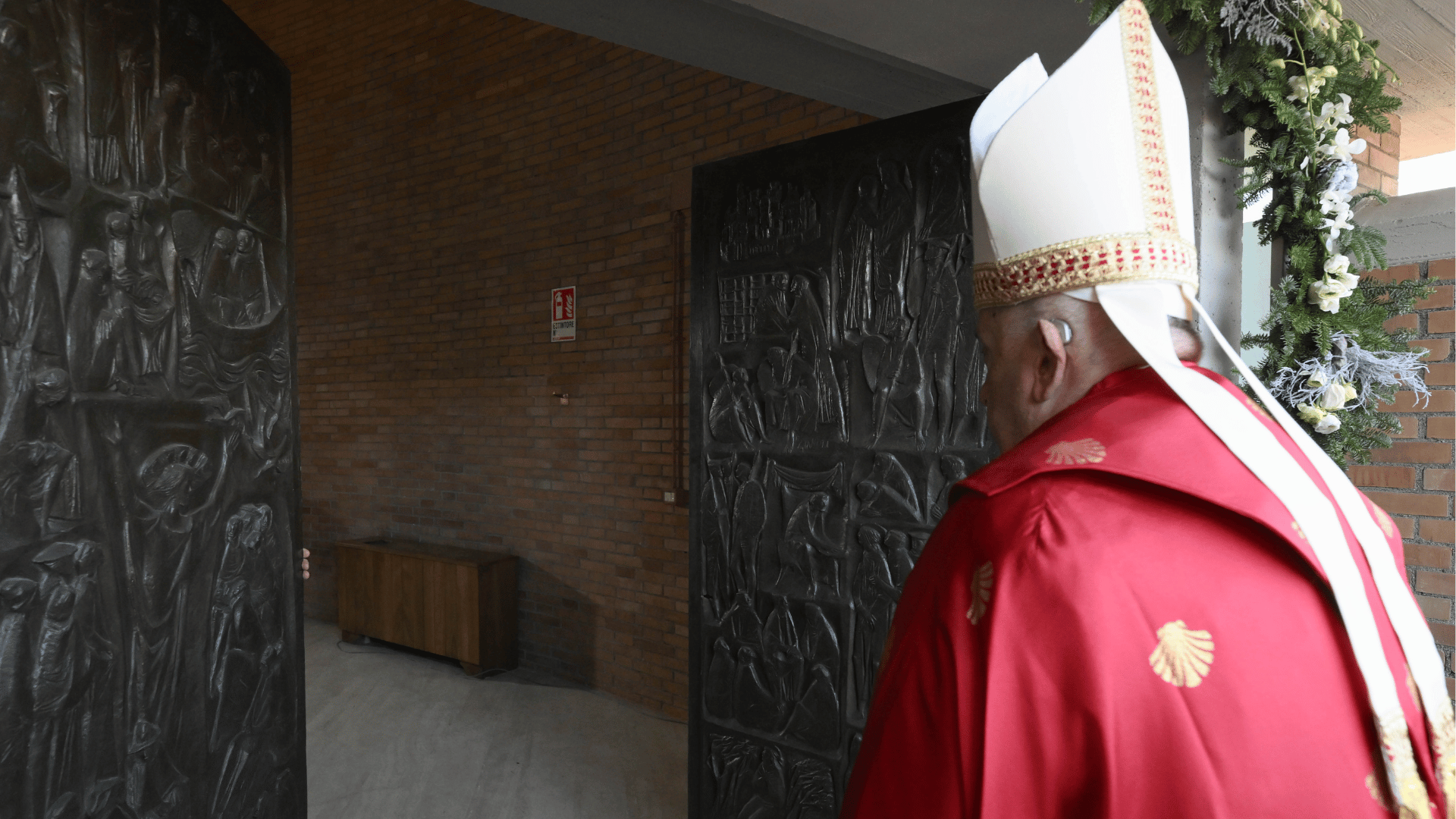 Papa abre Porta Santa em presídio: "manter-se firme na esperança"