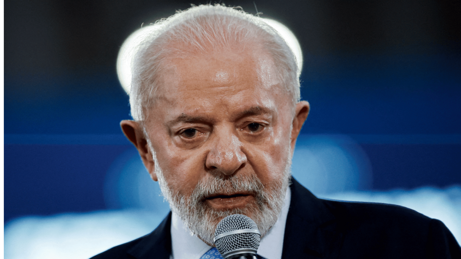 Presidente Lula é submetido a cirurgia e está internado em SP