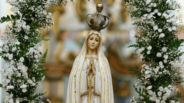 Nossa Senhora de Fátima indica caminho e remédio para a paz