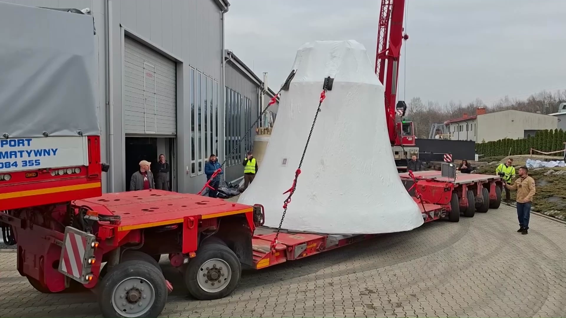 Maior sino do Mundo chega a Basílica do Divino Pai Eterno, em Goiás