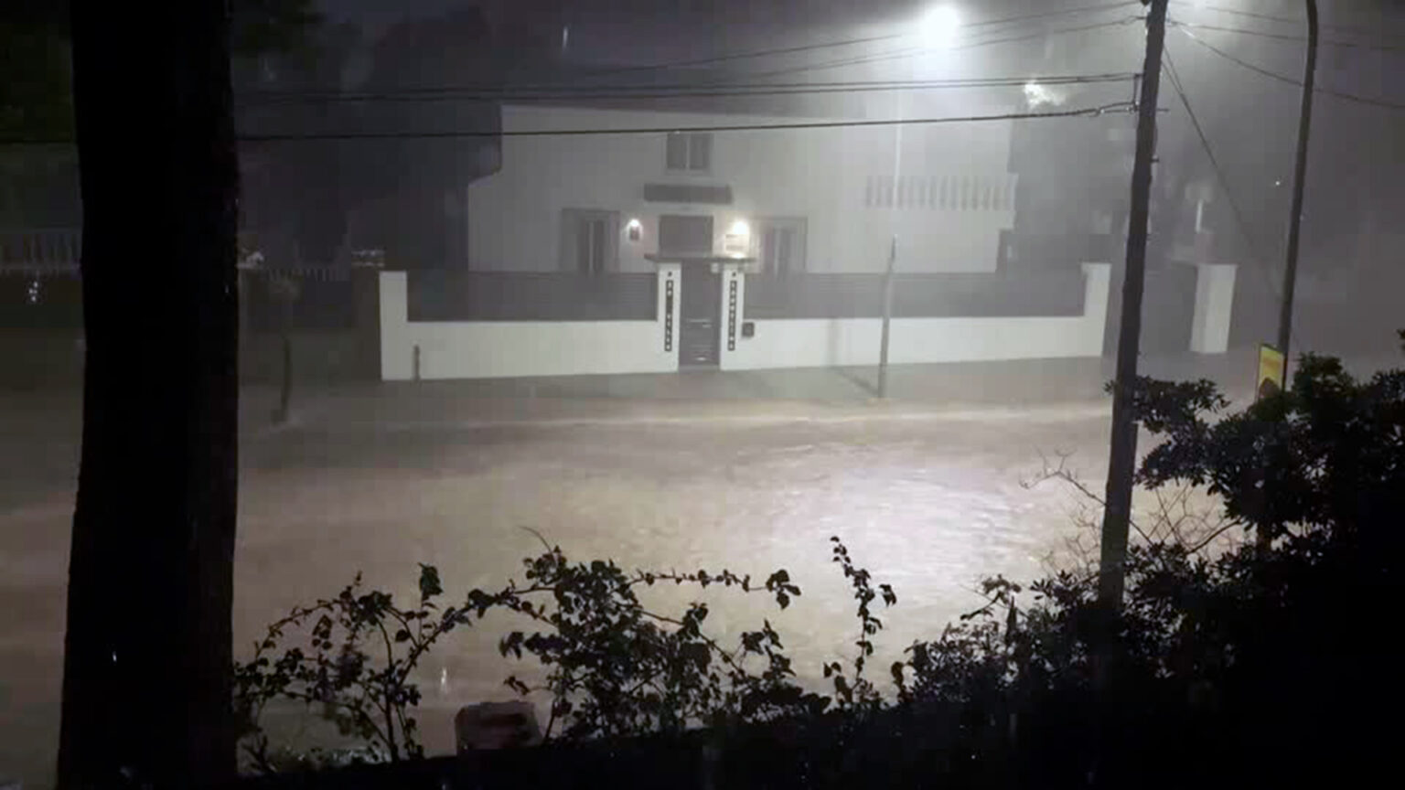 Valência é atingida por chuvas torrenciais um ano após inundações