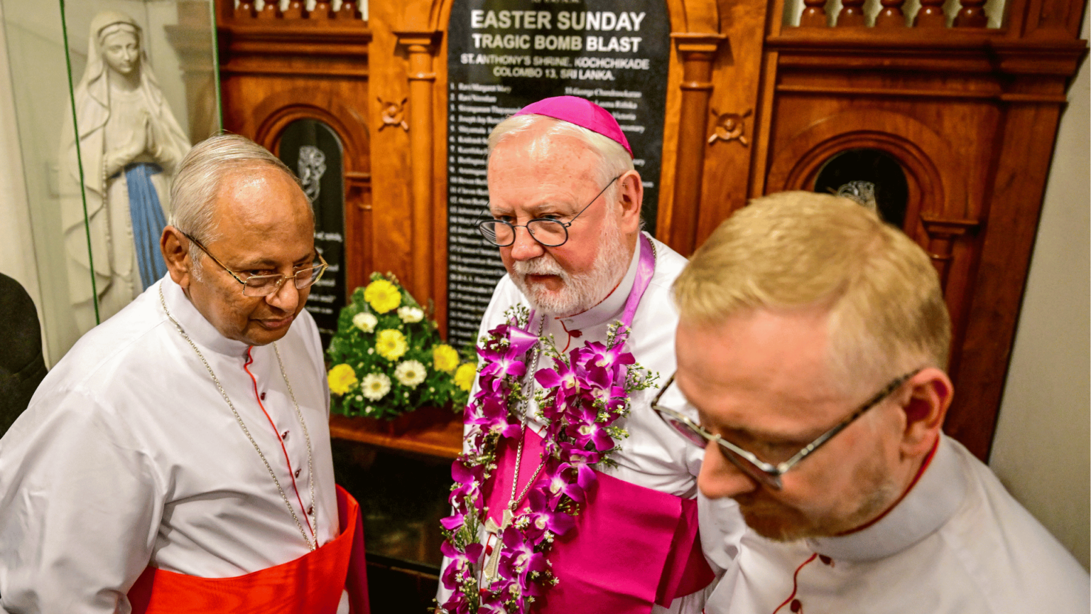Dom Gallagher visita local dos atentados de 2019 no Sri Lanka