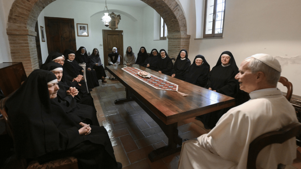 Papa visita monjas agostinianas em Montefalco: “grande familiaridade”