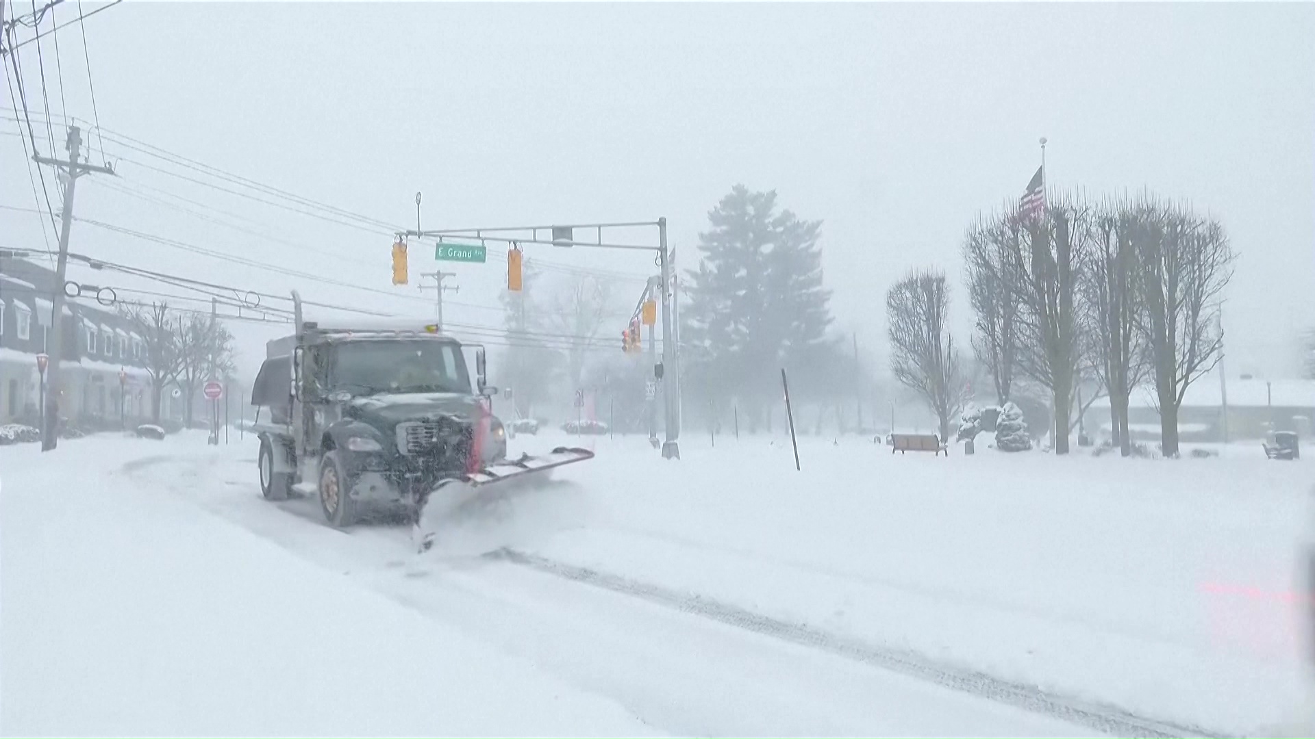 Nevasca intensa paralisa cidades e desafia autoridades nos EUA