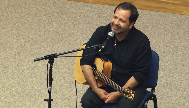 Show de Martin Valverde no Congresso Internacional de Pentecostes