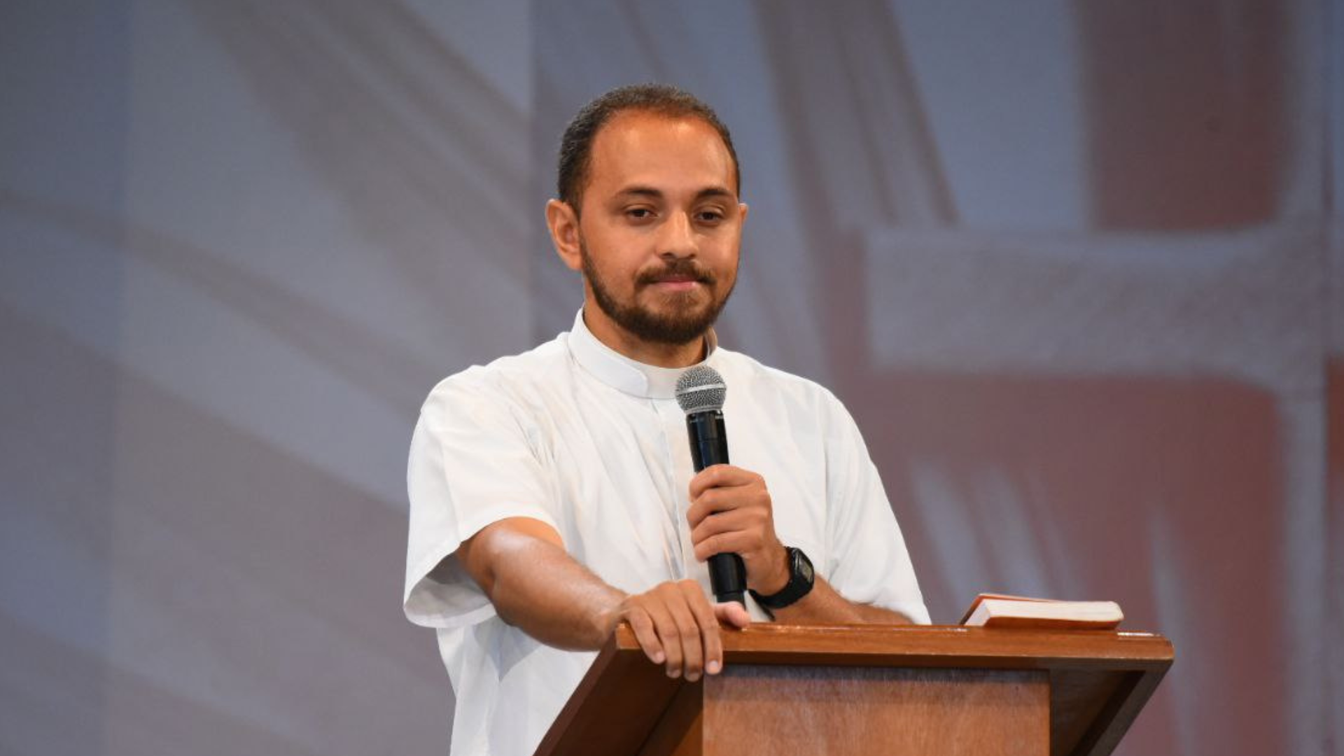 Da Traição à Redenção: Judas x Pedro e o Caminho da Eucaristia