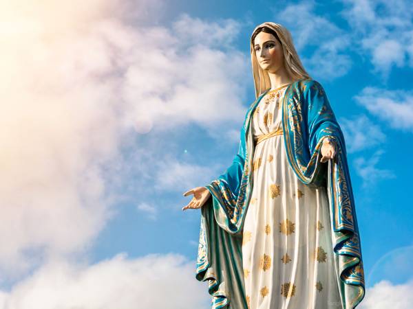 Maria é para nós modelo de caridade!