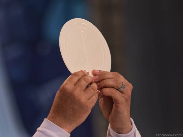 Como podemos entender Cristo na hóstia consagrada?