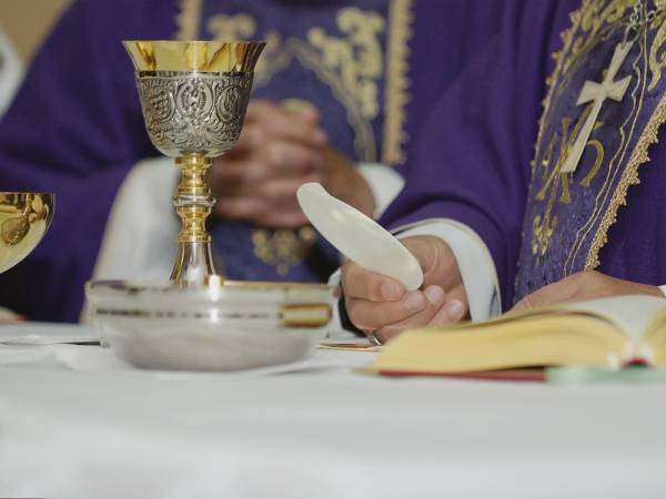 Como podemos entender Cristo na hóstia consagrada?