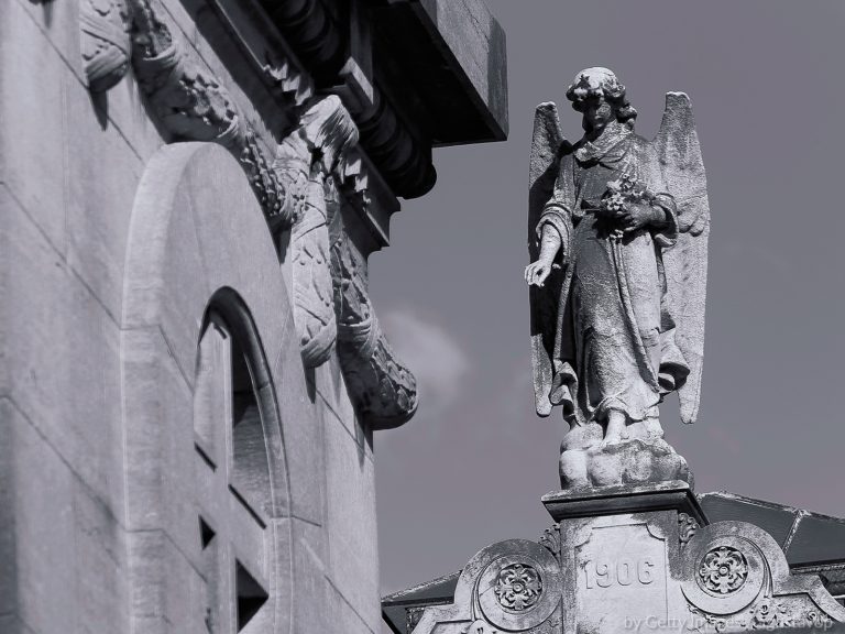 O coro dos anjos tronos: adoradores habitados por Deus