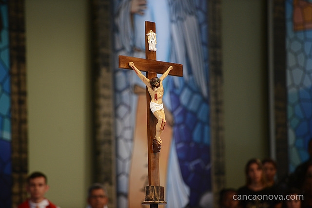 Jesus está entre a cruz e você - Assessoria de Imprensa