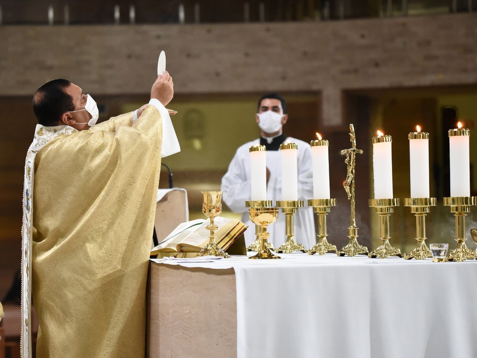 “Jesus Eucaristia nos faz um apelo à reconciliação” - Santuário do Pai ...