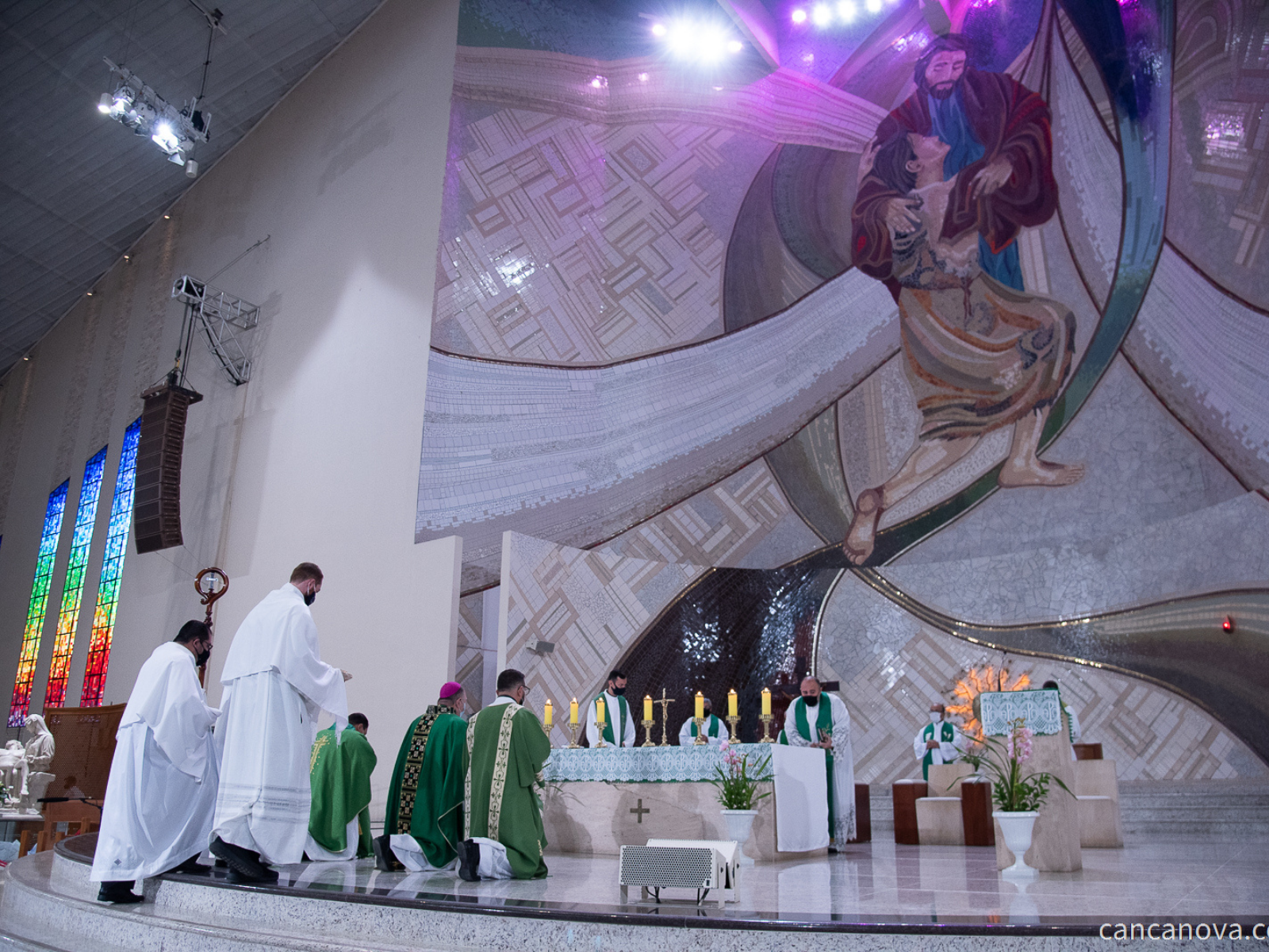 Sacerdote: vítima voluntária que se entrega por amor - Santuário do Pai ...