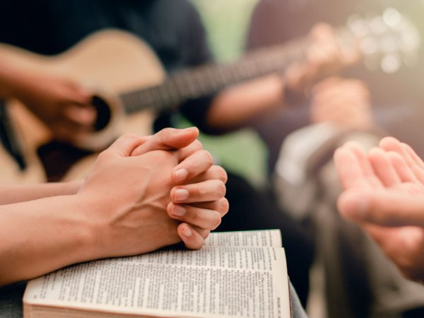 O poder do louvor na batalha espiritual I Mensagem do Dia i Renilson Gois